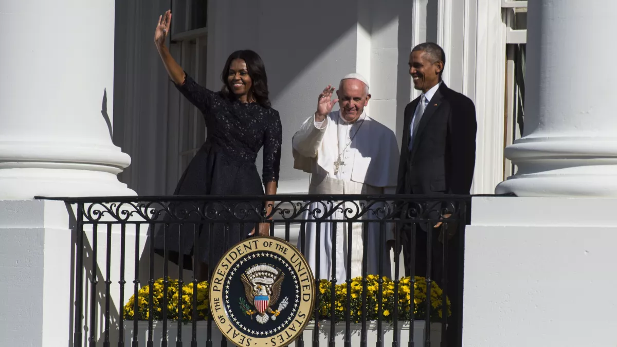 Raro líder”: Barack e Michelle Obama fazem homenagem ao papa Francisco