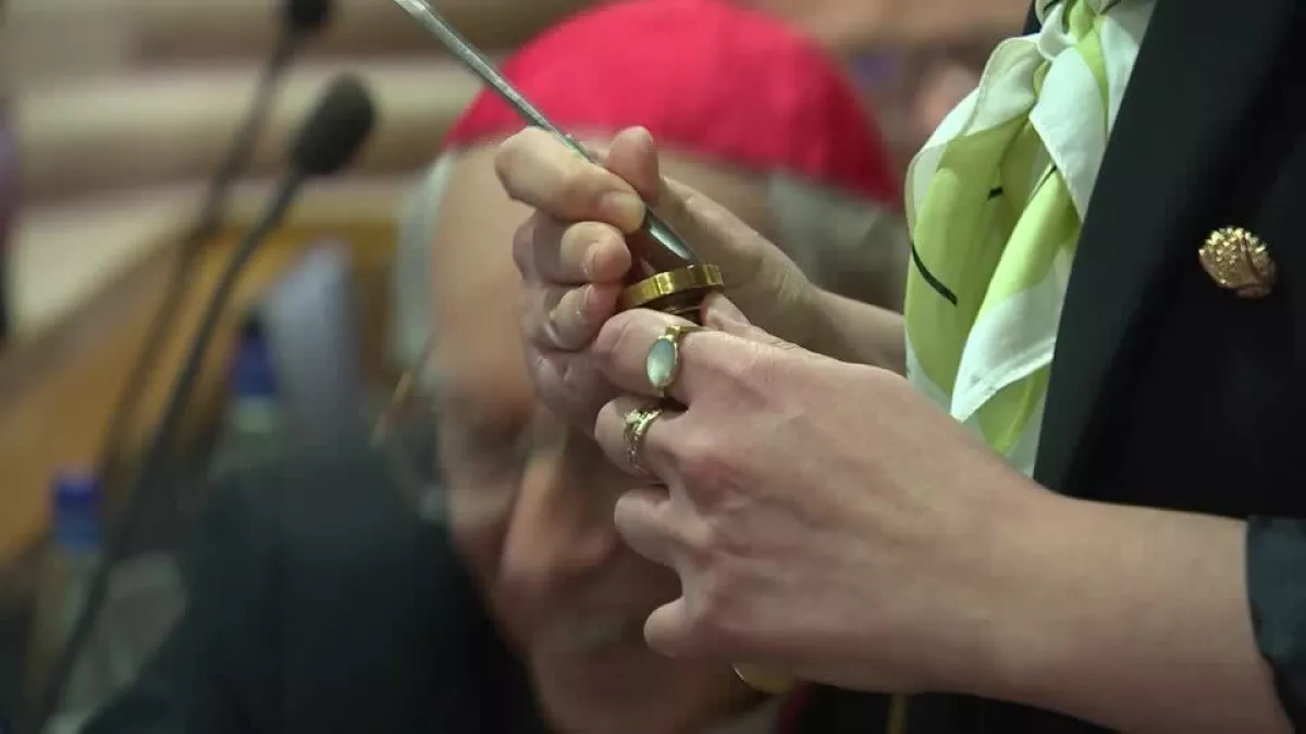 » Anel do papa Francisco é anulado em última reunião pré-conclave; entenda